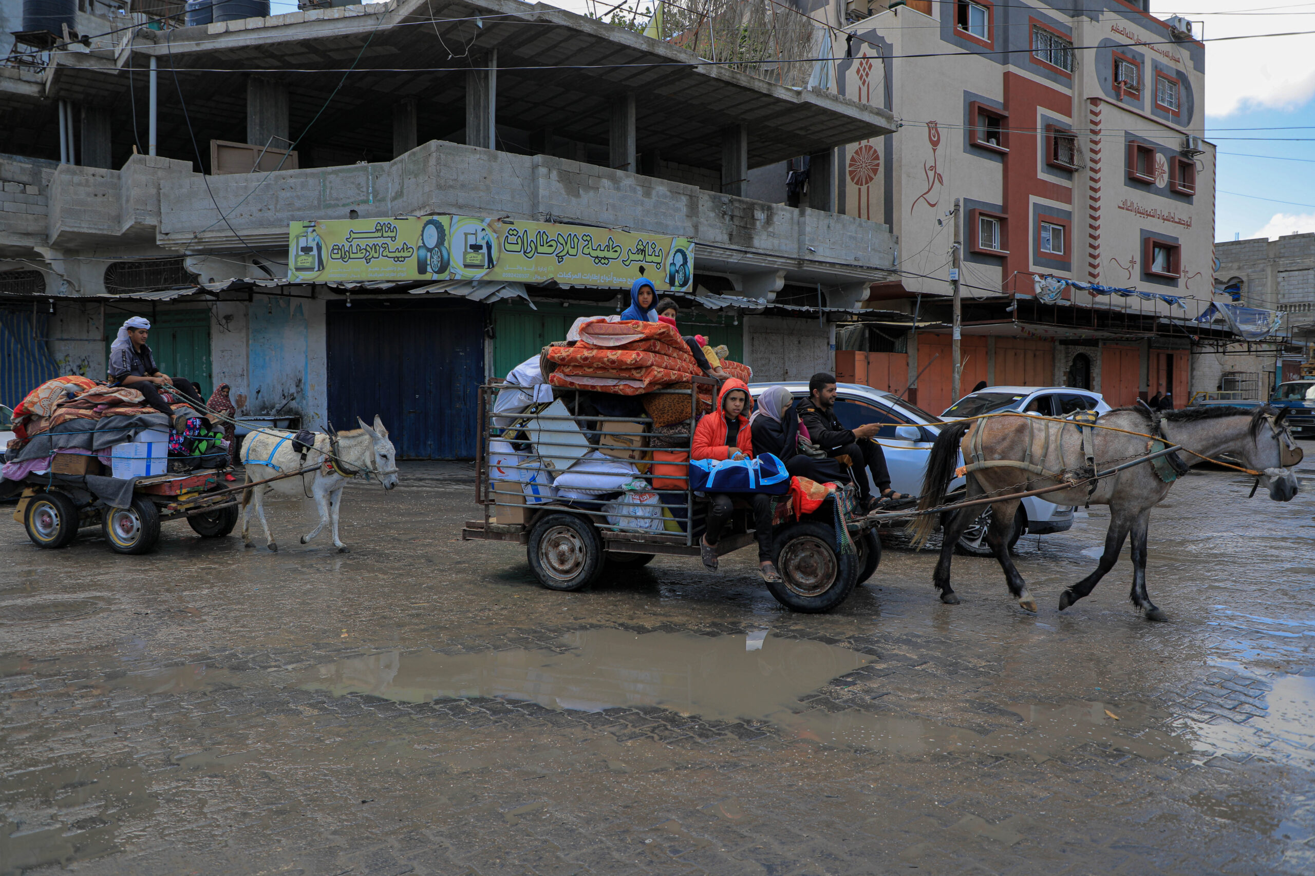 Chaos and panic in Rafah as Israel orders thousands to evacuate ...